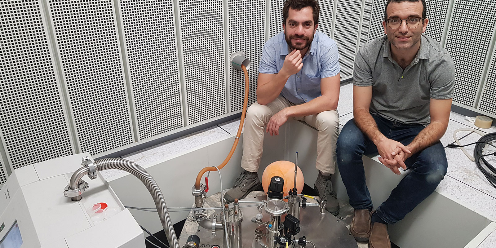 On The Edge: Working with the Tiniest Magnets, Hebrew University ...